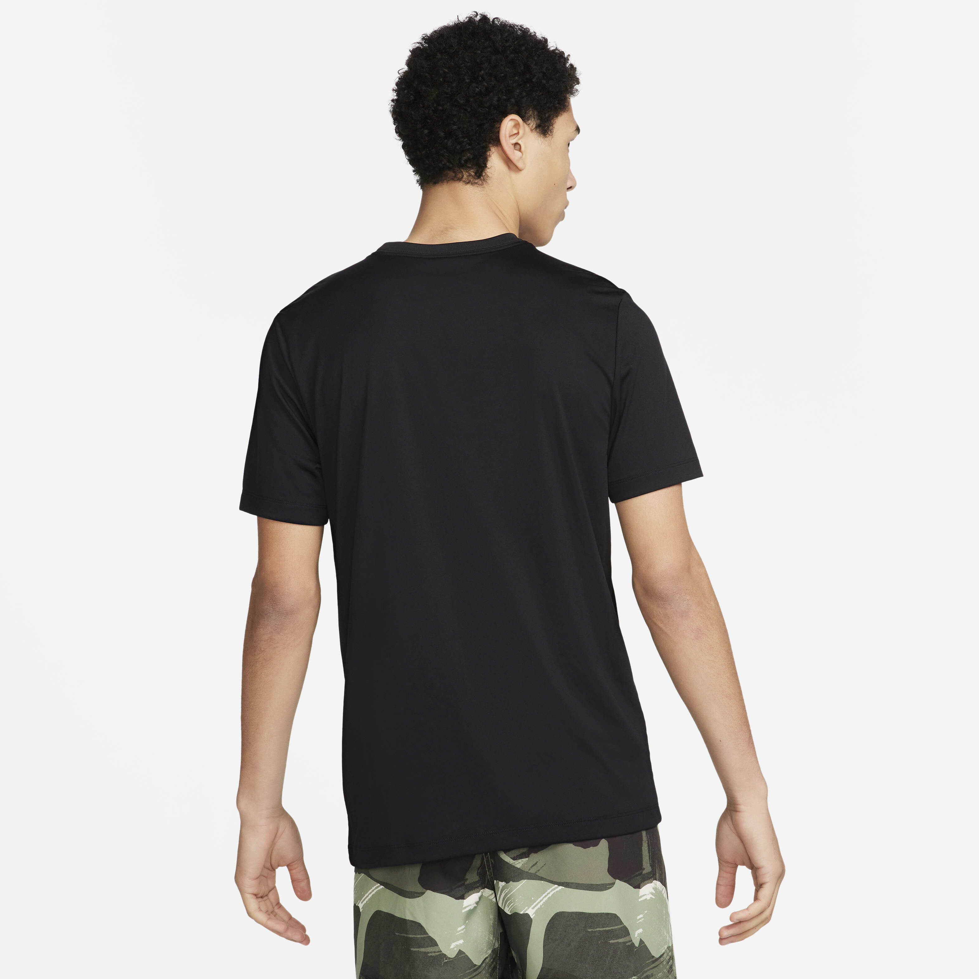 Buy Nike Men's Dri-FIT Fitness T-Shirt | Nike Saudi Official