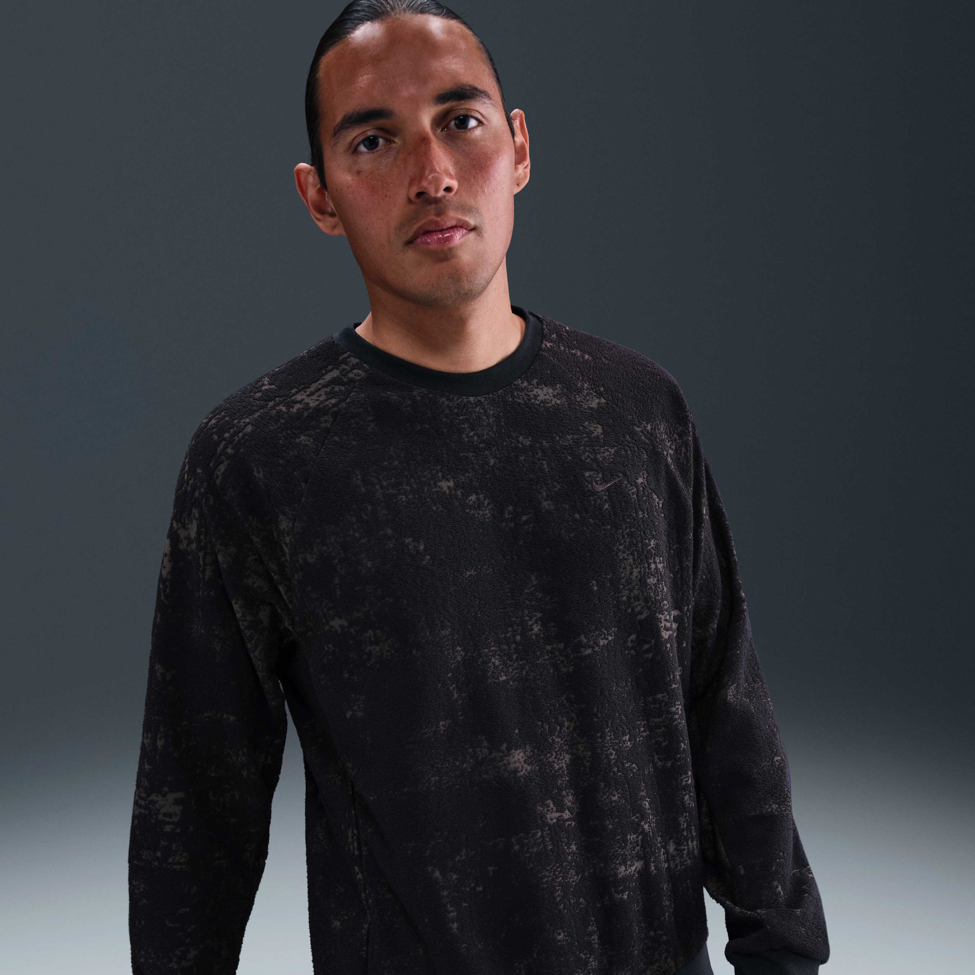 Buy Nike Primary Men's Therma-FIT Versatile Crew - Black/Black @ Nike Saudi